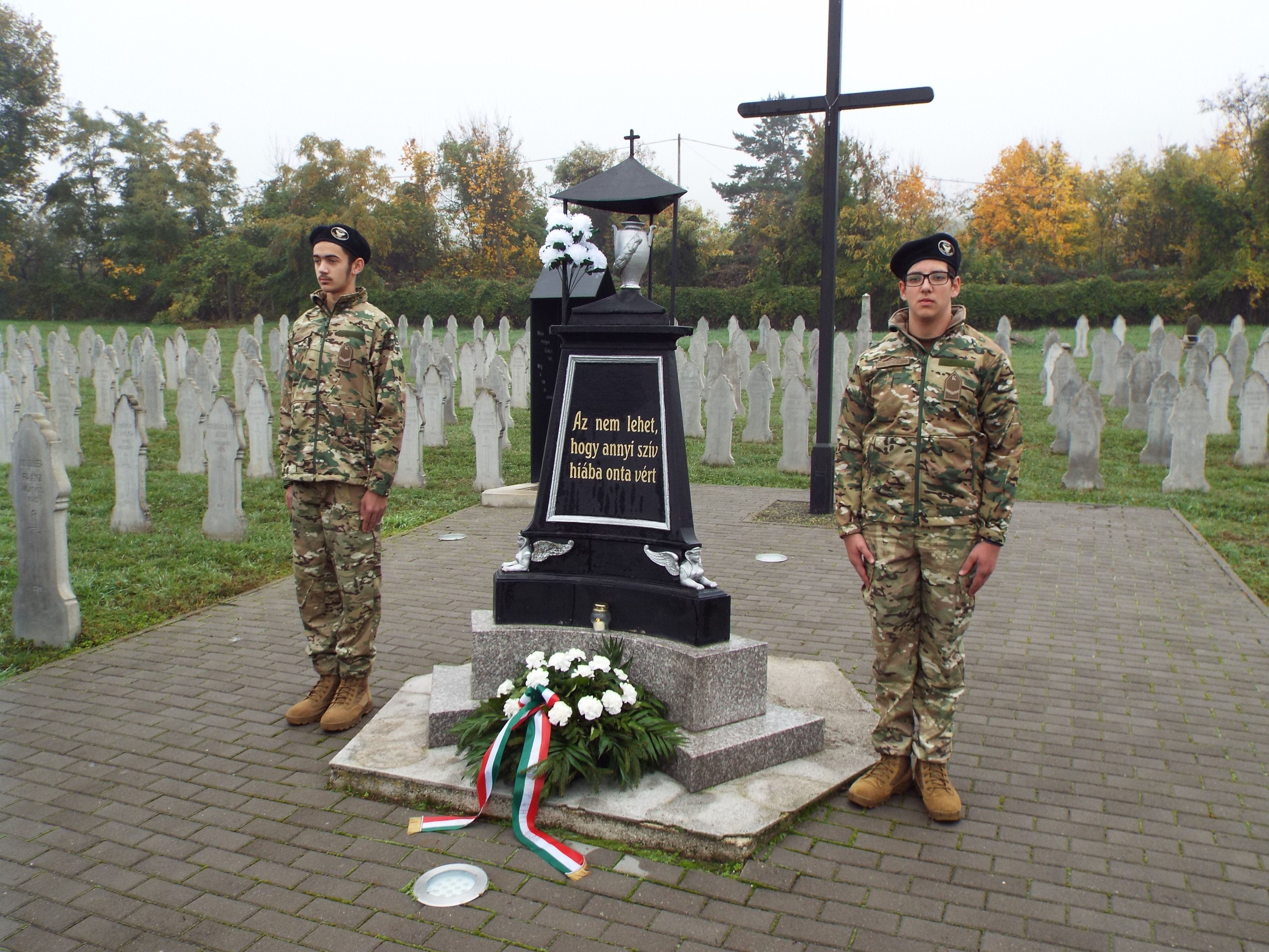 Halottak napi megemlékezés a hősök temetőjében | Hírek | Szerencsi SZC ...
